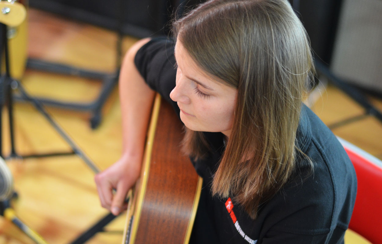 Welcome Our New Bristol Guitar Tutor, Amy.